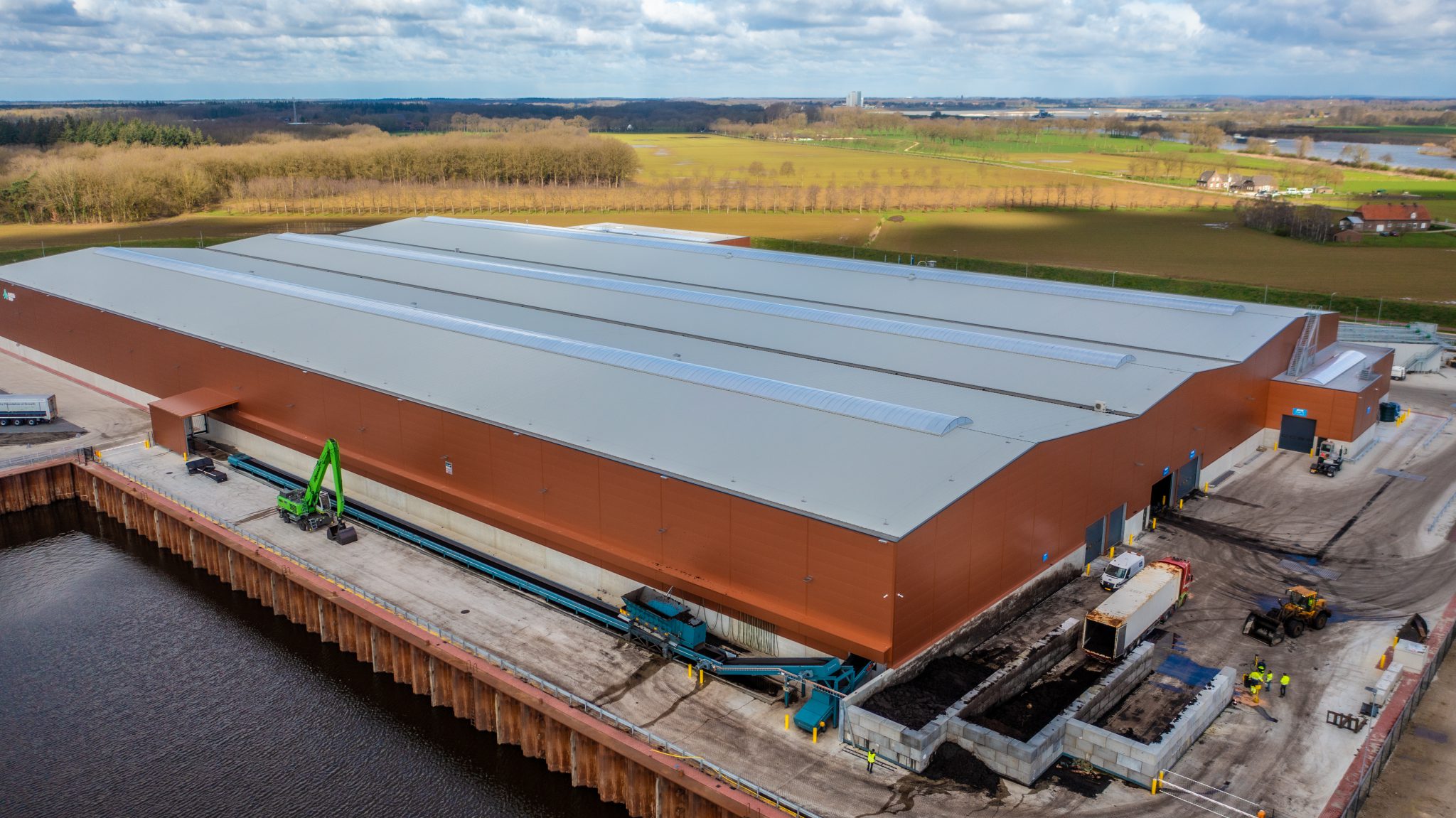 Nieuwbouw van een state-of-the-art champignon dek-aarde fabriek - SAB ...